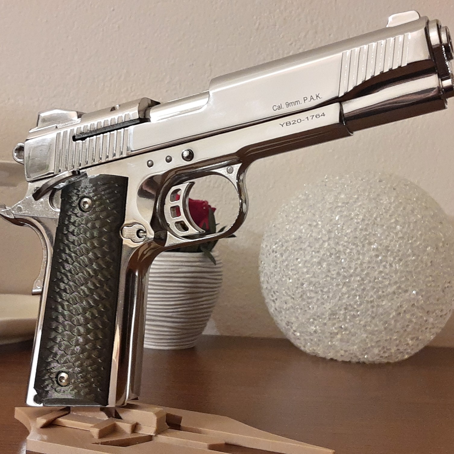 3D file Colt 1911/clones grips Dragon Armor theme・3D printing model to ...