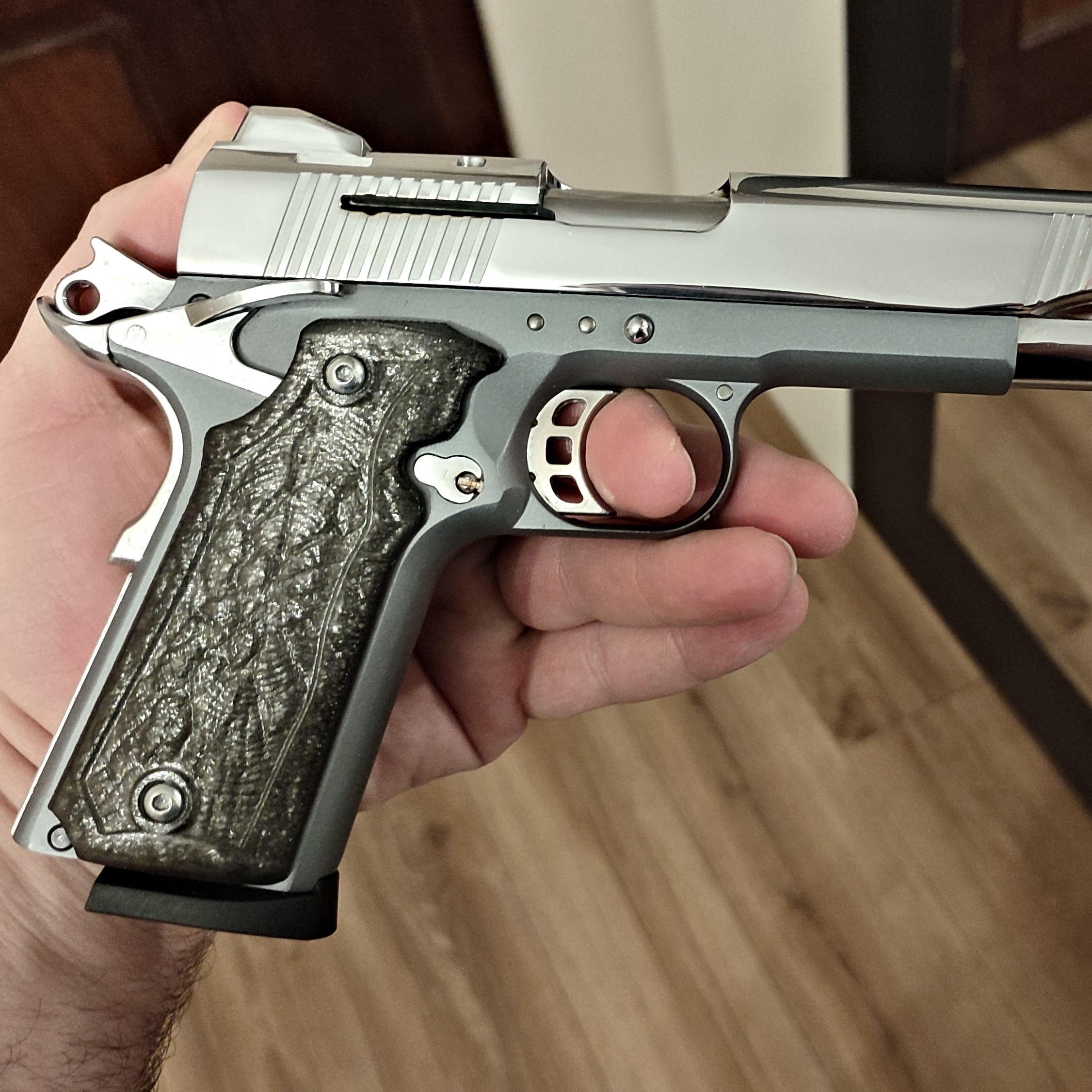 3D file Colt 1911 extraordinary shape of grips / woodcut/flower・3D ...