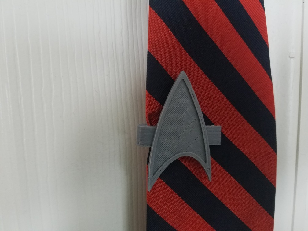 Free 3D file Star Trek-"Voyager" comm badge tie clip・Model to download ...