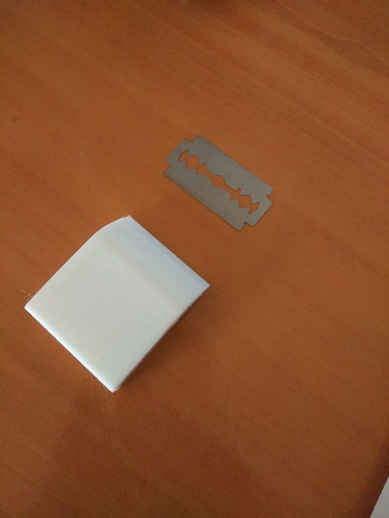 Free STL file Razor blade holder - Simple scrapper・Model to download ...