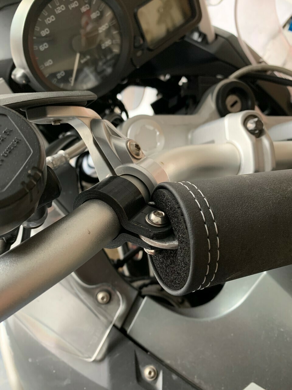 Распечатать в формате 3D работу Handlebar bar mount for BMW R1200GS ...