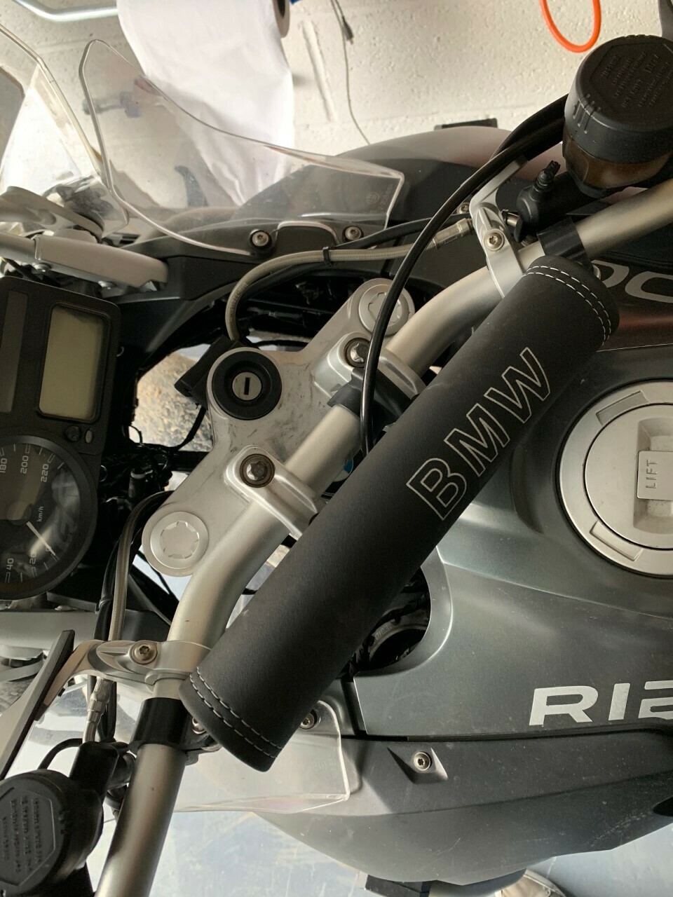 Распечатать в формате 3D работу Handlebar bar mount for BMW R1200GS ...