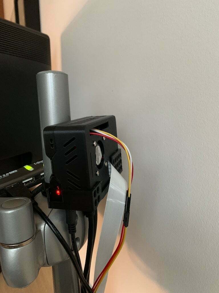 Archivo STL gratuito Soporte de monitor RPI4・Design para impresora 3D ...