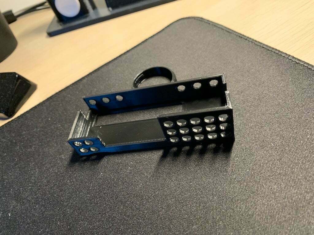 Archivo STL gratuito Soporte de monitor RPI4・Design para impresora 3D ...