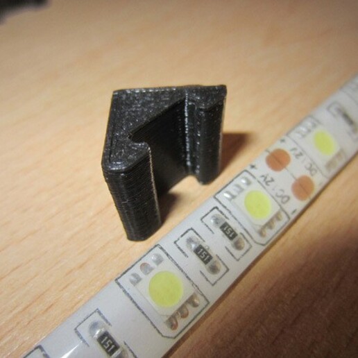 Télécharger fichier STL gratuit Clip led strip 45 ° • Plan imprimable ...