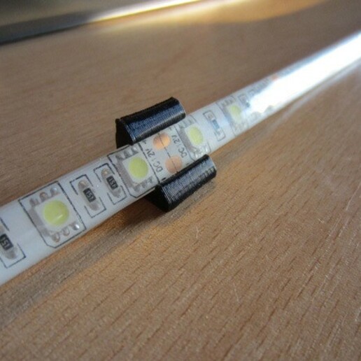 Télécharger fichier STL gratuit Clip led strip 45 ° • Plan imprimable ...