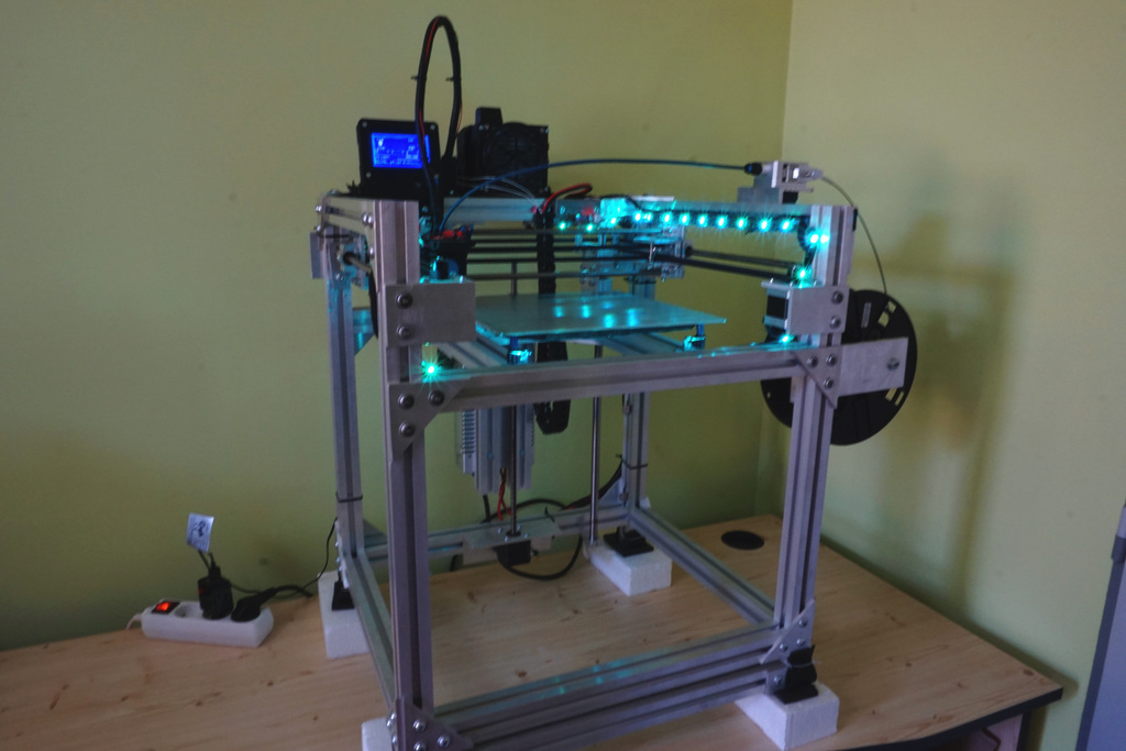 Fichier STL gratuit Imprimante 3D aluminium OCTAL 🤖・Idée pour impression 3D à télécharger・Cults