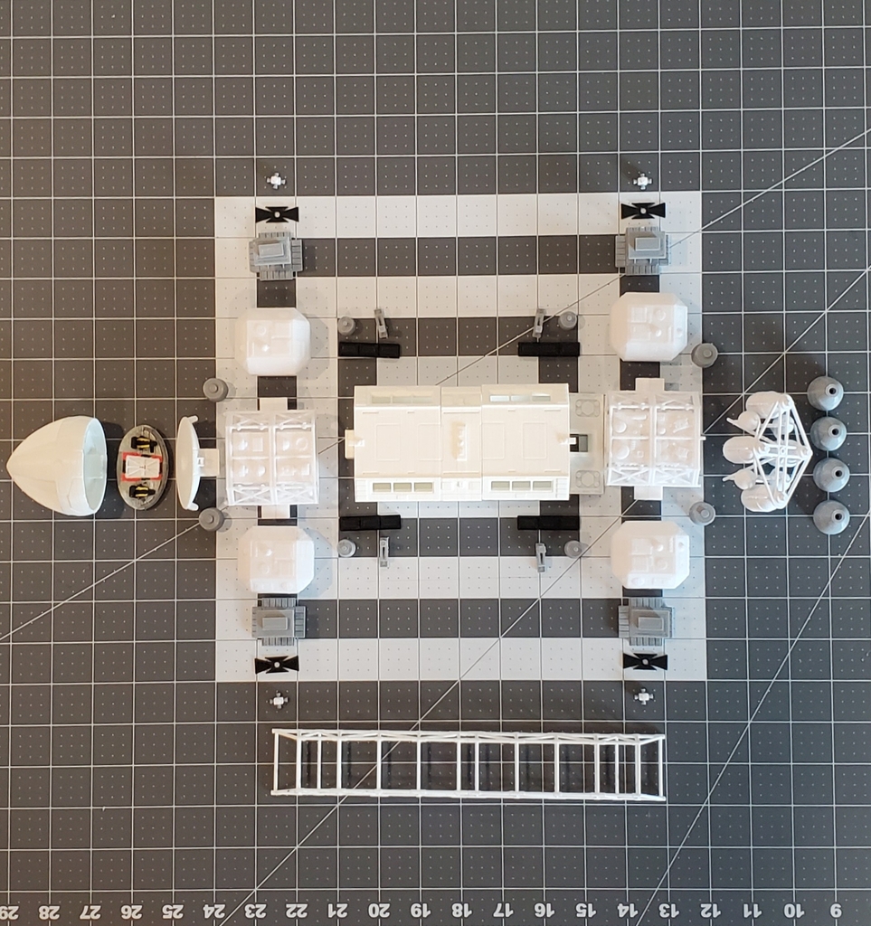 Free 3D file Eagle Transport - Space 1999・3D print design to download・Cults
