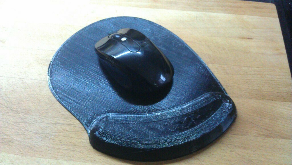 Free 3D file Mouse Mat with Wrist Rest 🐁・3D printable model to download ...