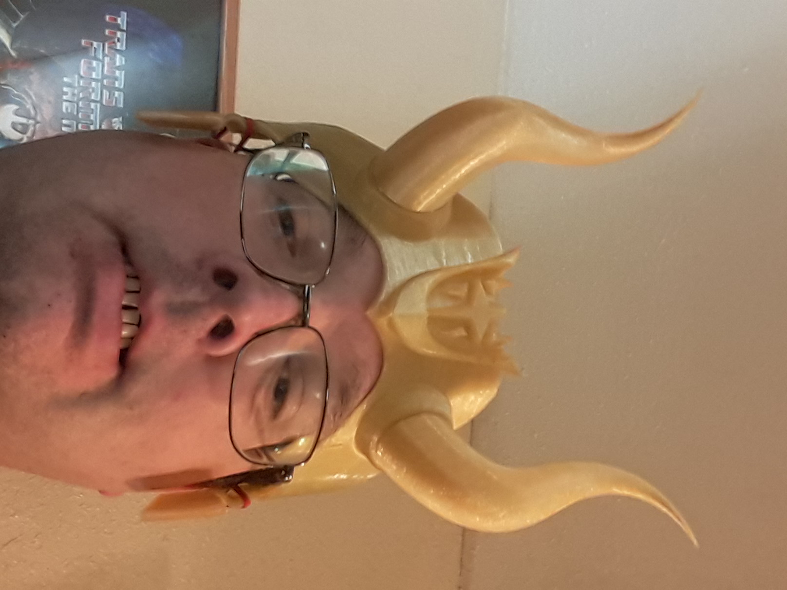 STL file Phelps3D Loki Variant with glasses space Crown Tiara Helmet 👓 ...
