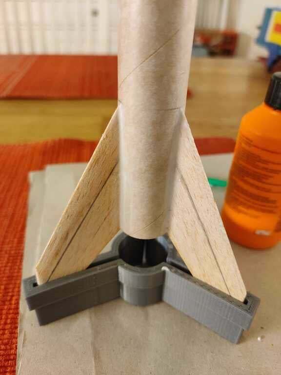 Free SCAD file Model Rocket Fin Fixture・3D printer design to download・Cults