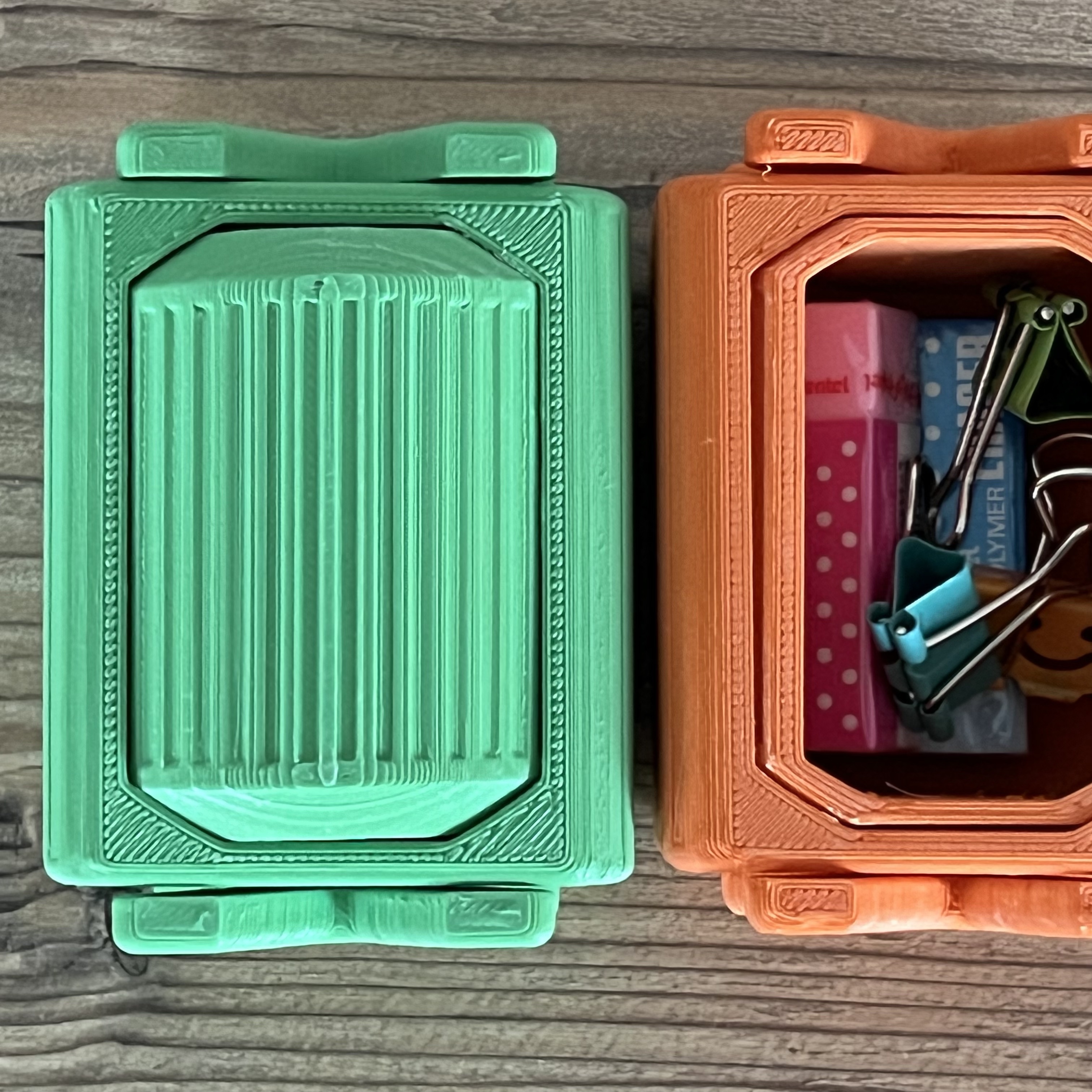 Free STL file Cylindrical Closing Box - Prints in Place・3D print object ...