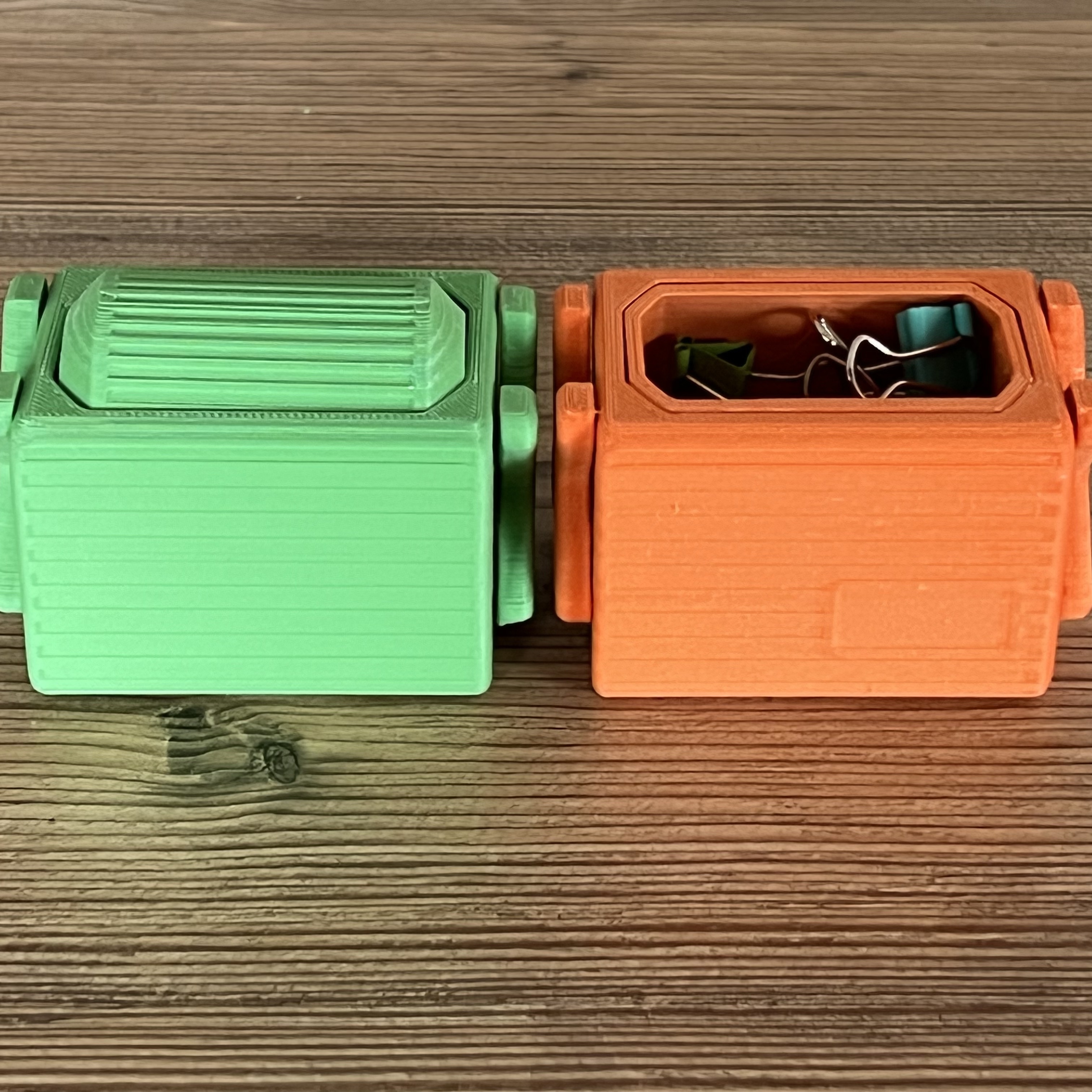 Free STL file Cylindrical Closing Box - Prints in Place・3D print object ...