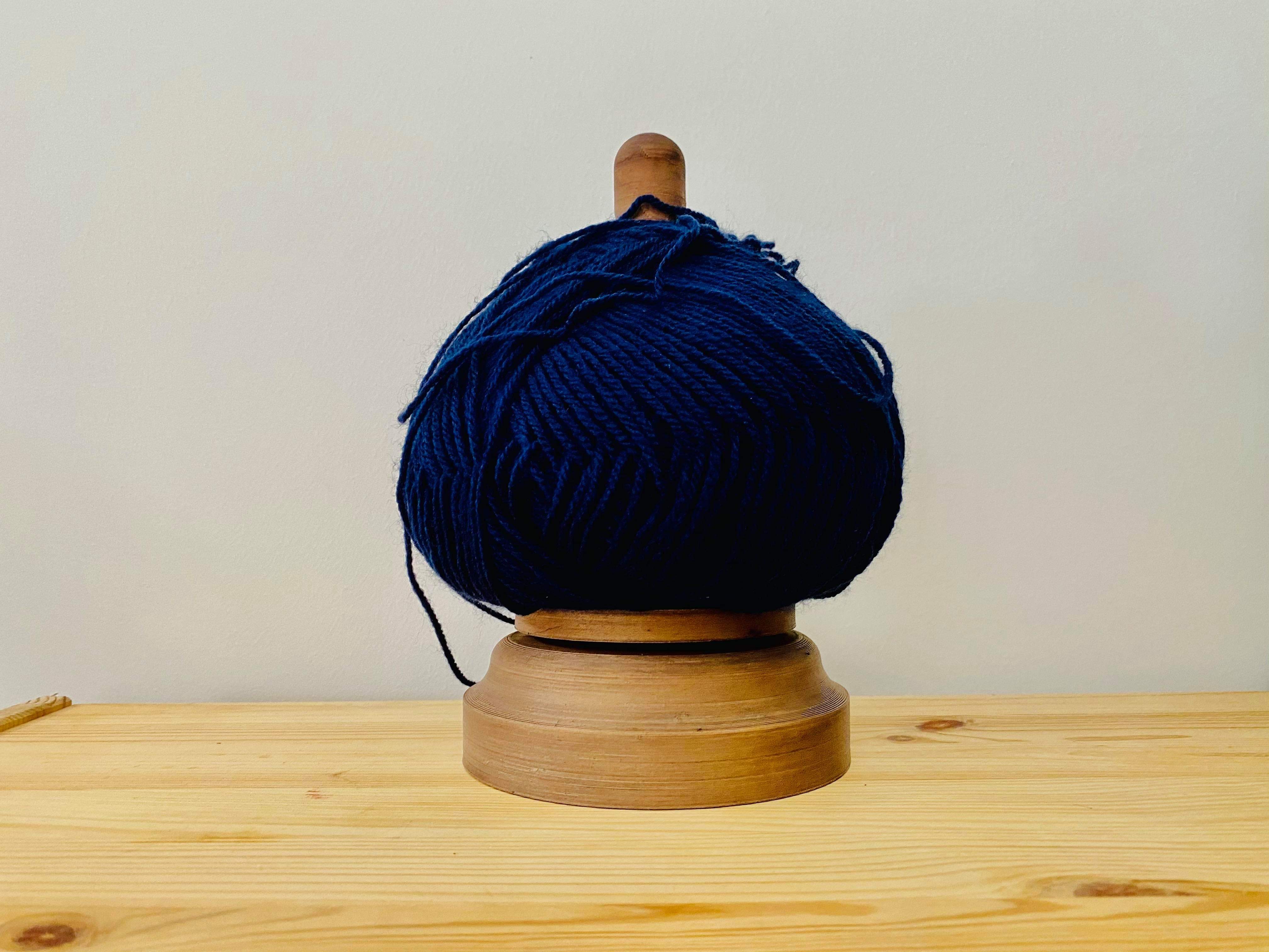 3D file Wooden Spinning Yarn Holder・3D printable model to download・Cults