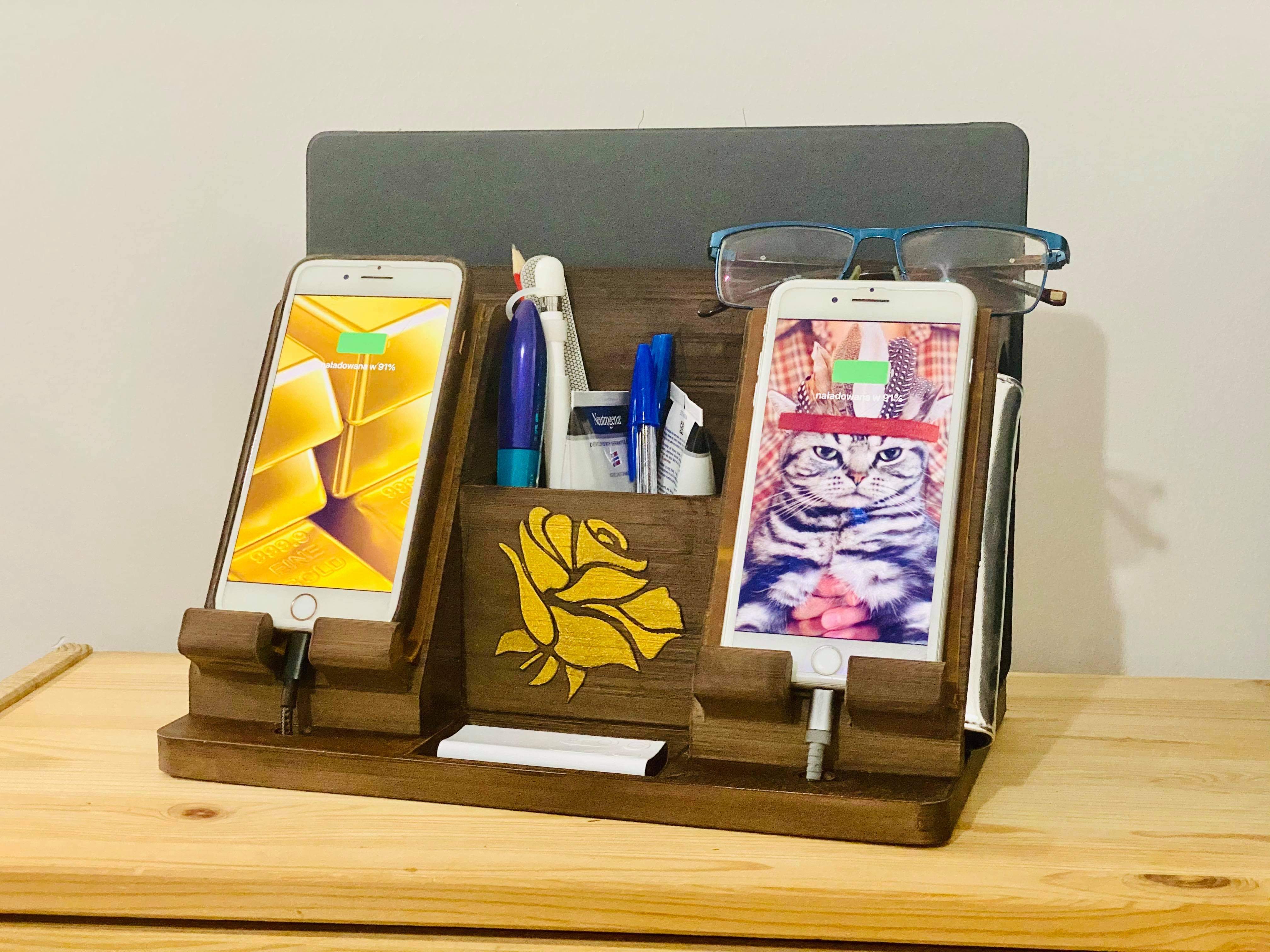 3D file Wooden Phones Docking Station / Desk Organiser (Support Free ...