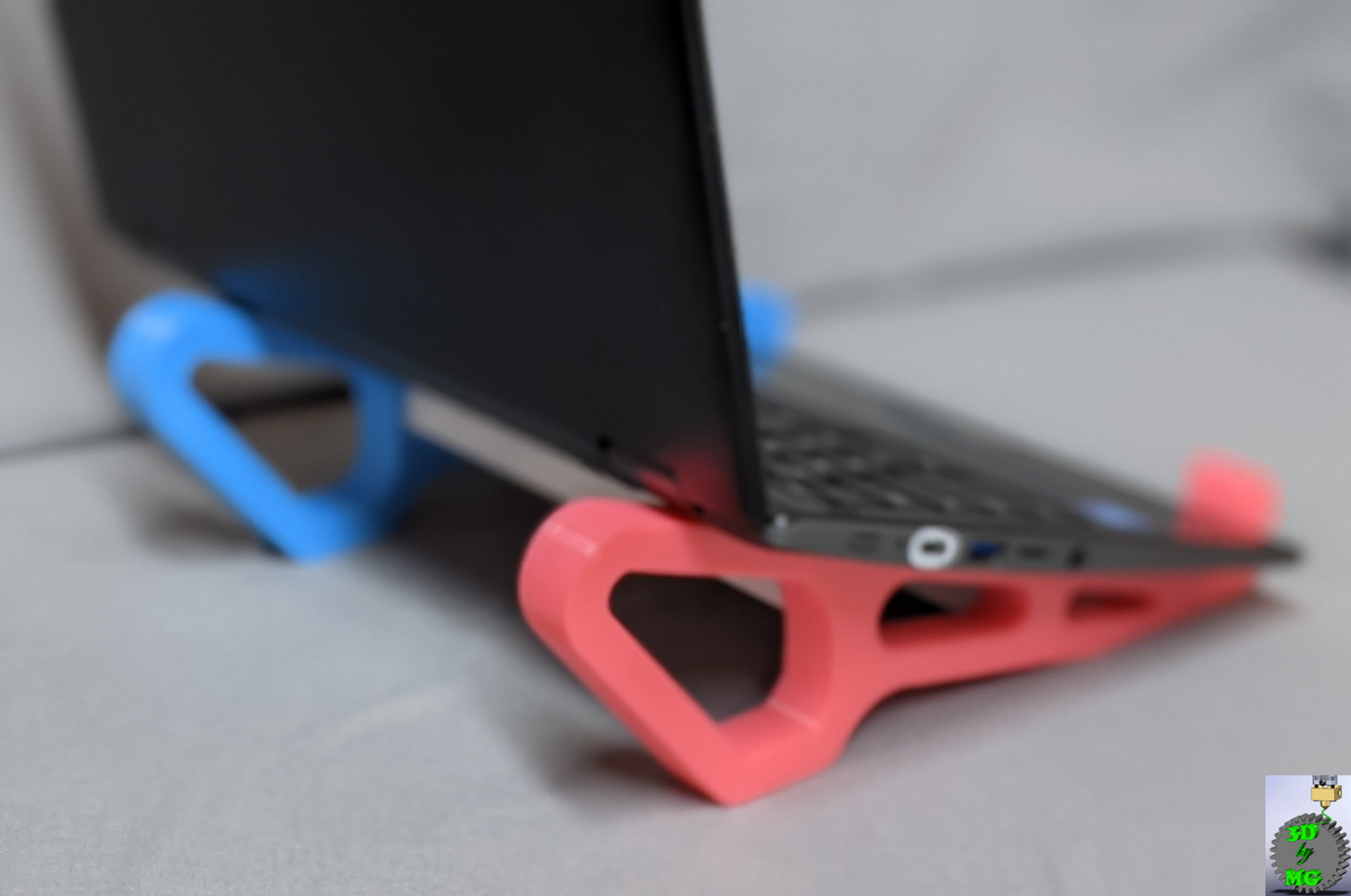 Archivo STL Elevador para portátiles - Elevador para ChromeBook・Design ...