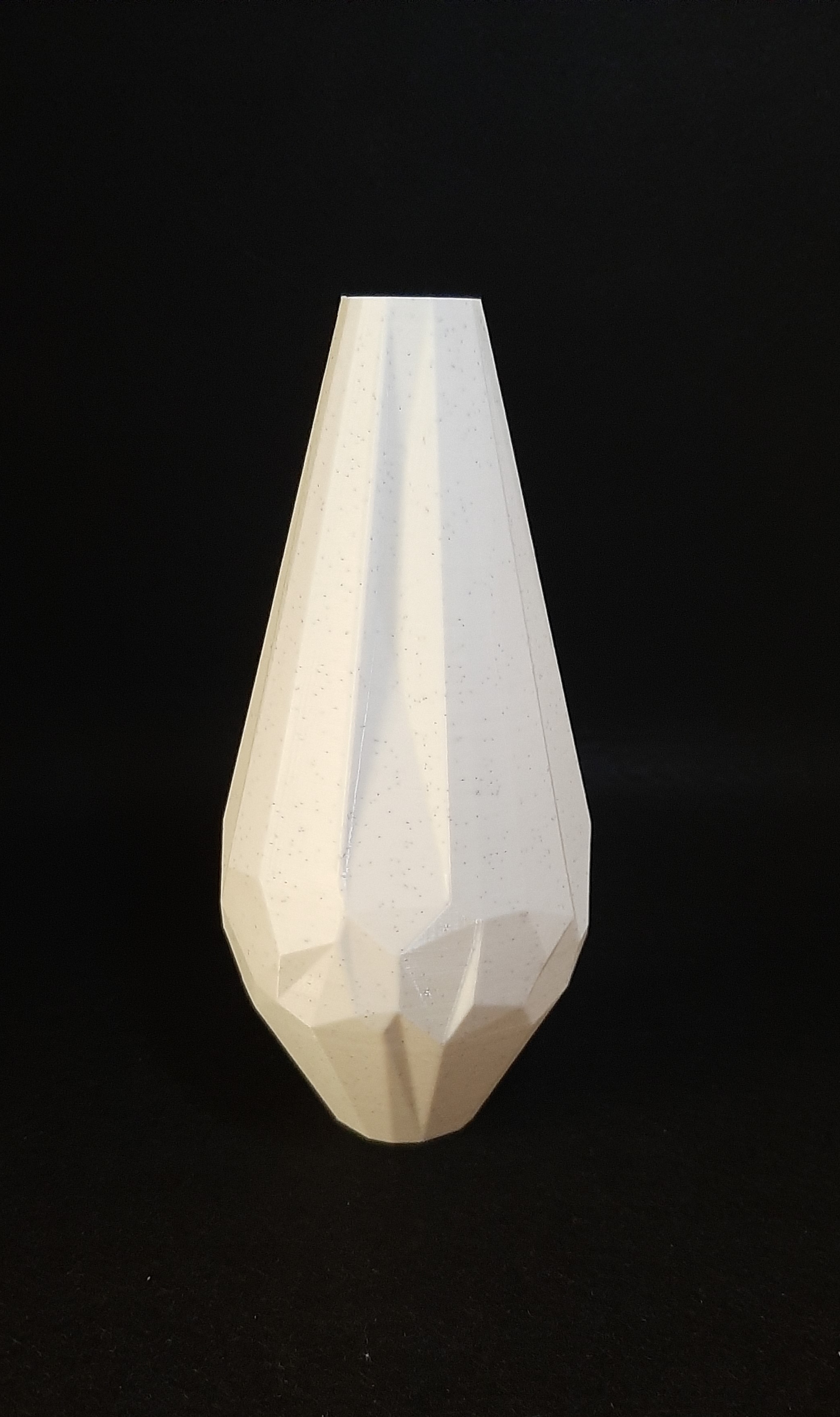 STL file Low-Poly Decorative Vase 🏺・3D printing template to download・Cults