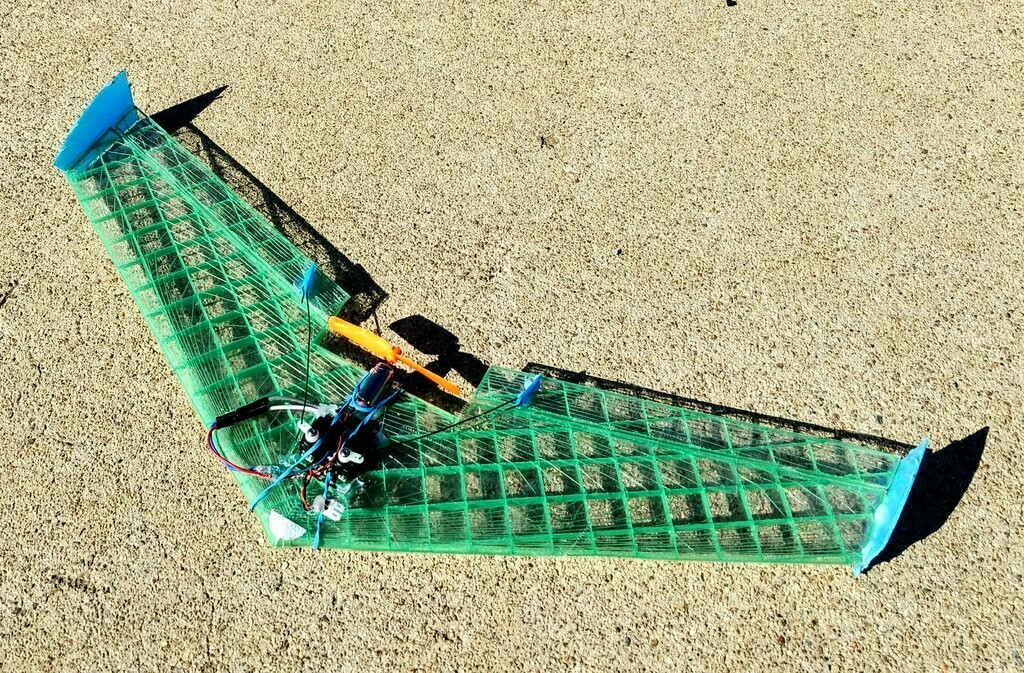 Free 3D file Micro Flying Wing for V911/F949 receiver bricks 🪶・3D print ...