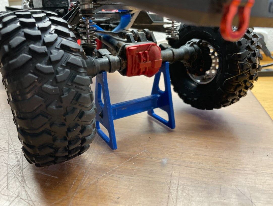 STL file RC crawler stand 🚚・3D printer model to download・Cults