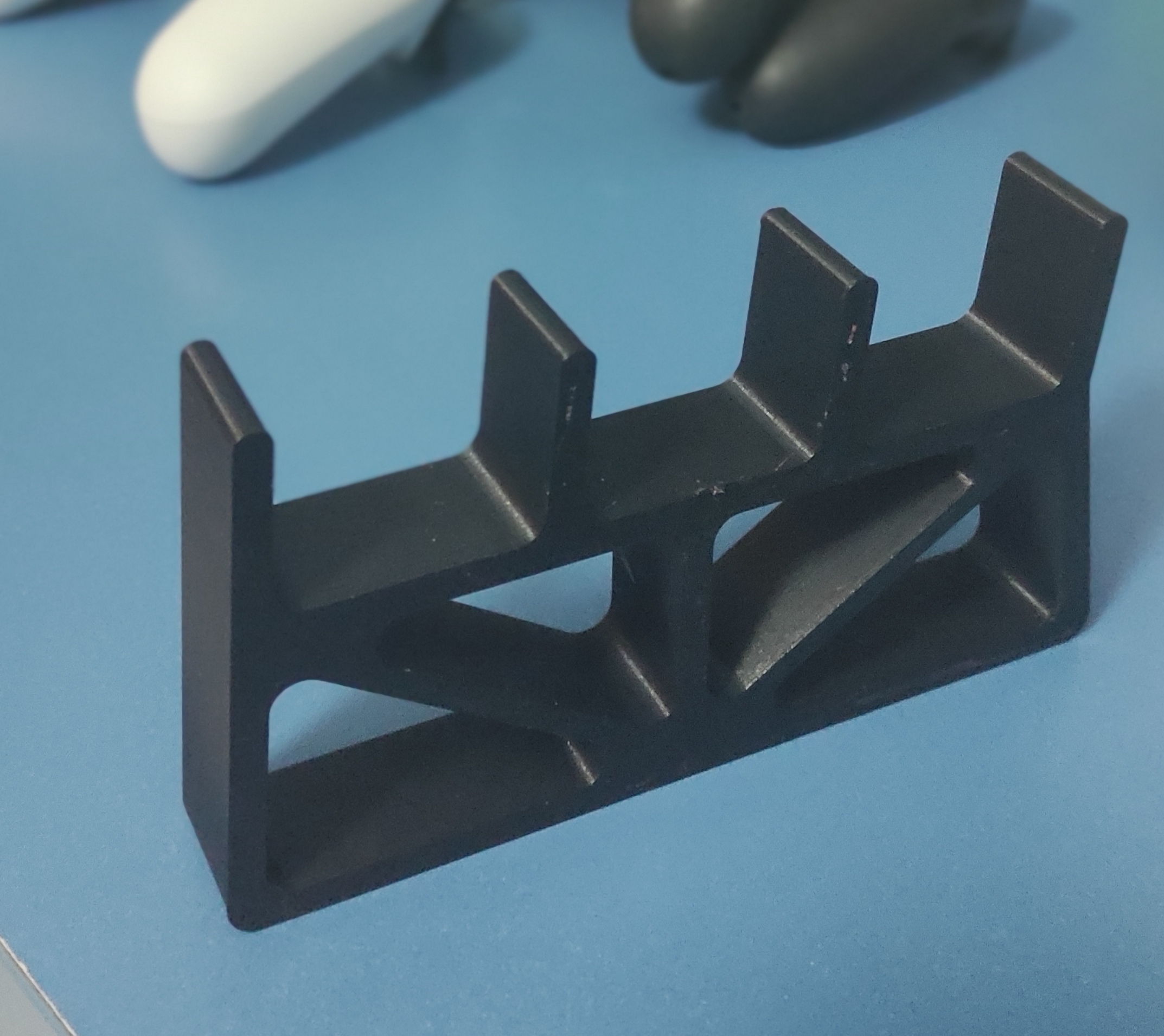 STL file 3 controller stand 🎲・3D printable model to download・Cults