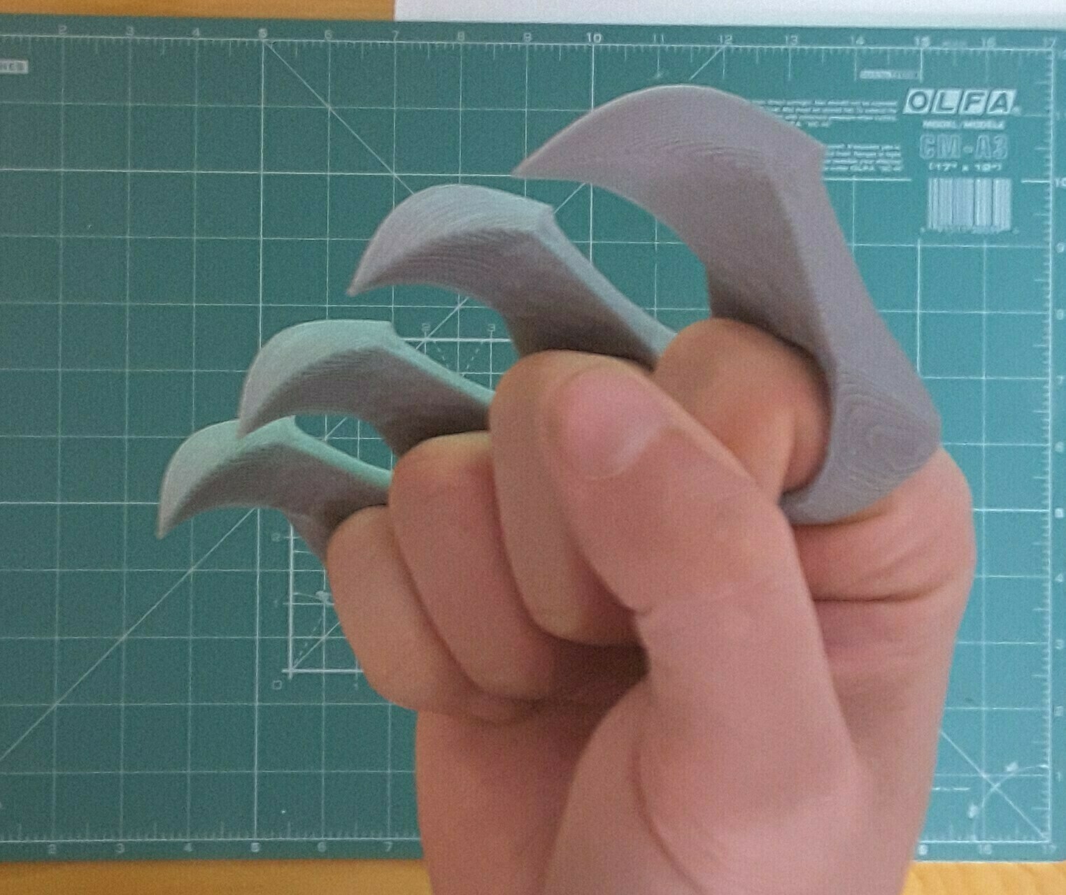 STL file CLAW on finger・Model to download and 3D print・Cults