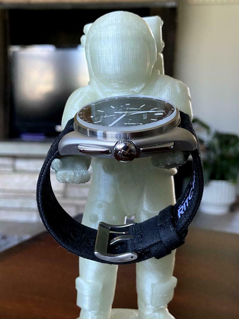 Archivo 3D gratis Astronaut Watch Stand 🧑‍🚀・Modelo para descargar y ...
