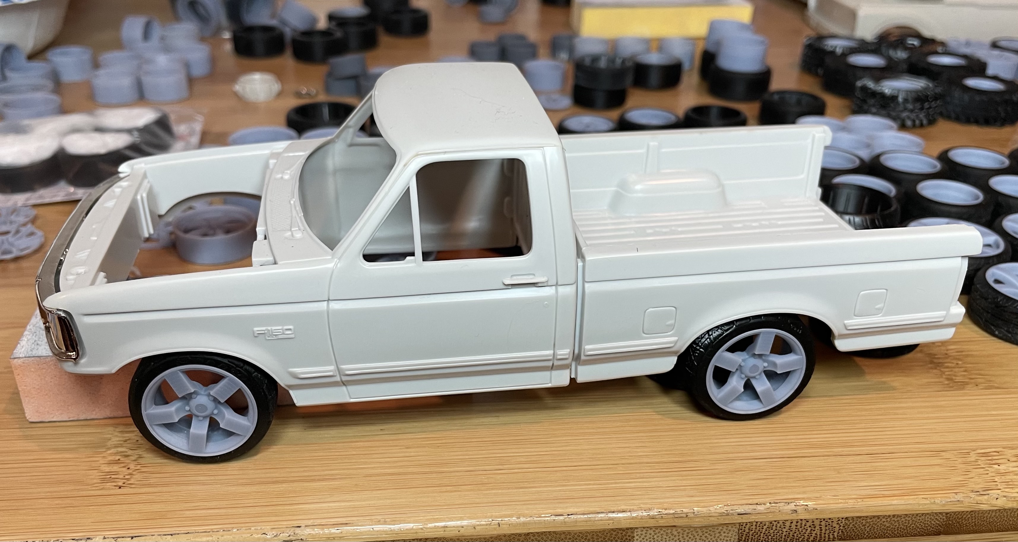 STL file 01-02 Ford Lightning 20x9・3D printing design to download・Cults