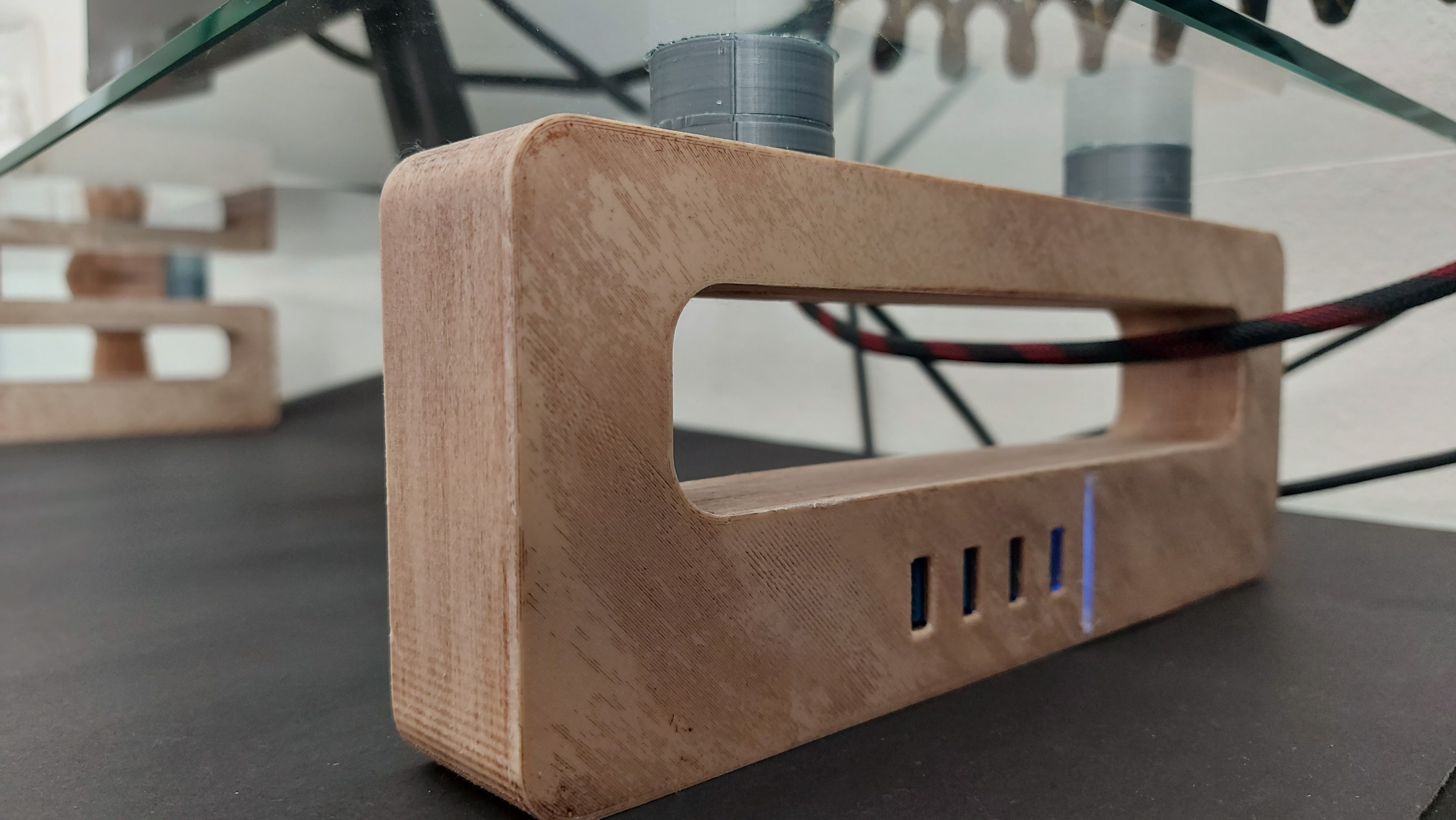 Free 3D file Glass Desk Monitor Riser・3D printable model to download・Cults