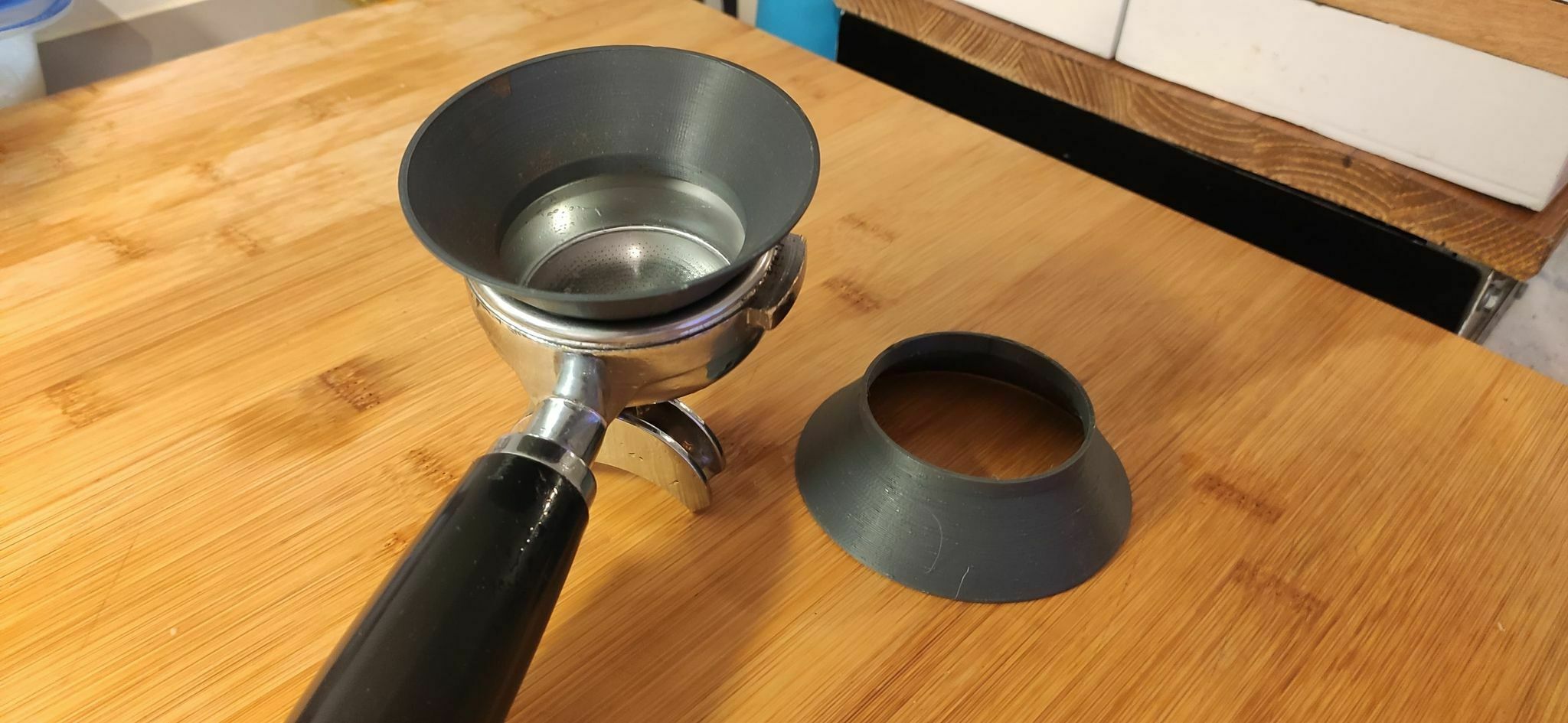 STL file funnel 58.5mm for espresso machine・3D printing design to ...