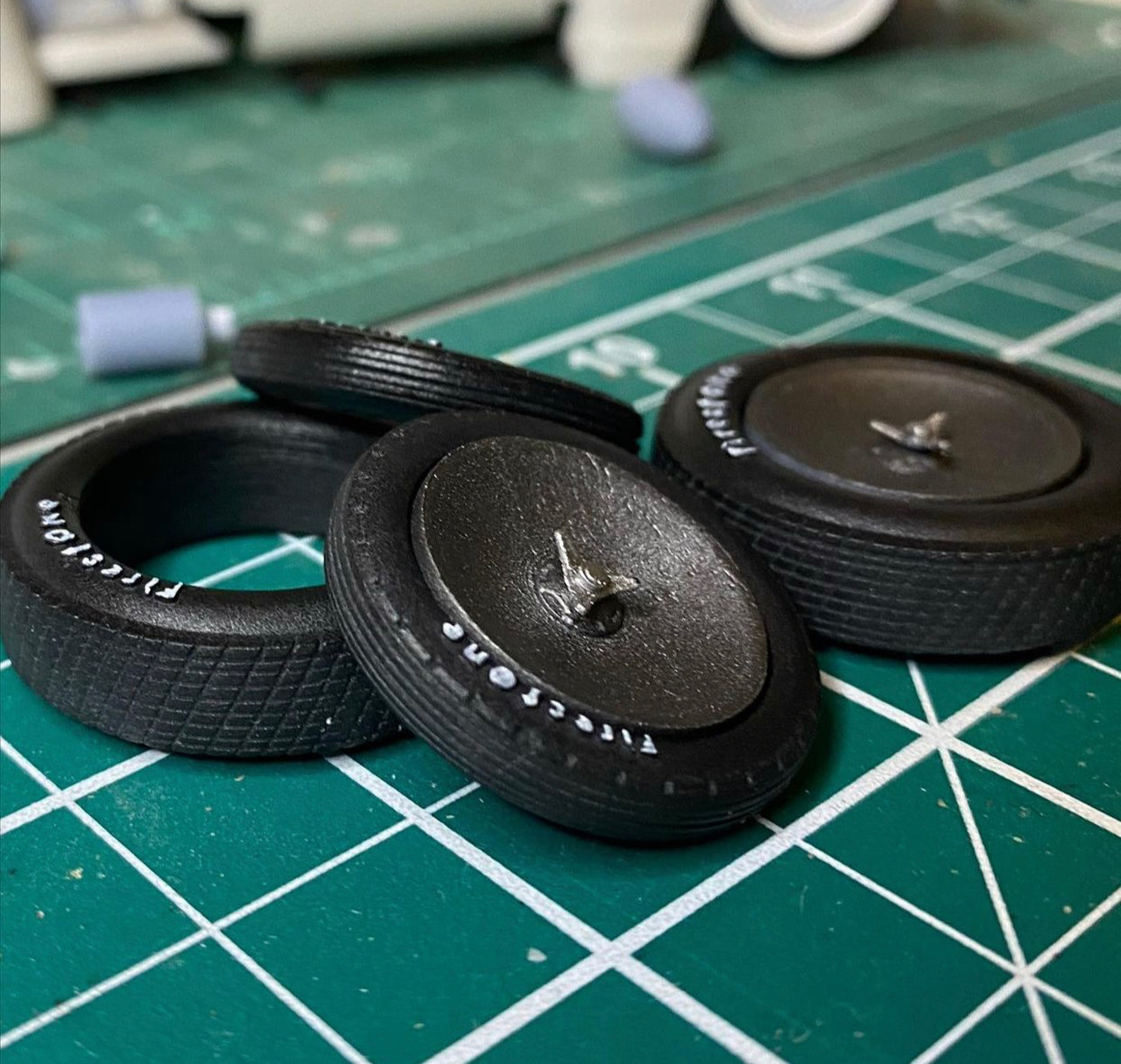 STL file Hot Rod Dirt Racing Wheels & Tires w Spinner 🥵・3D printable ...