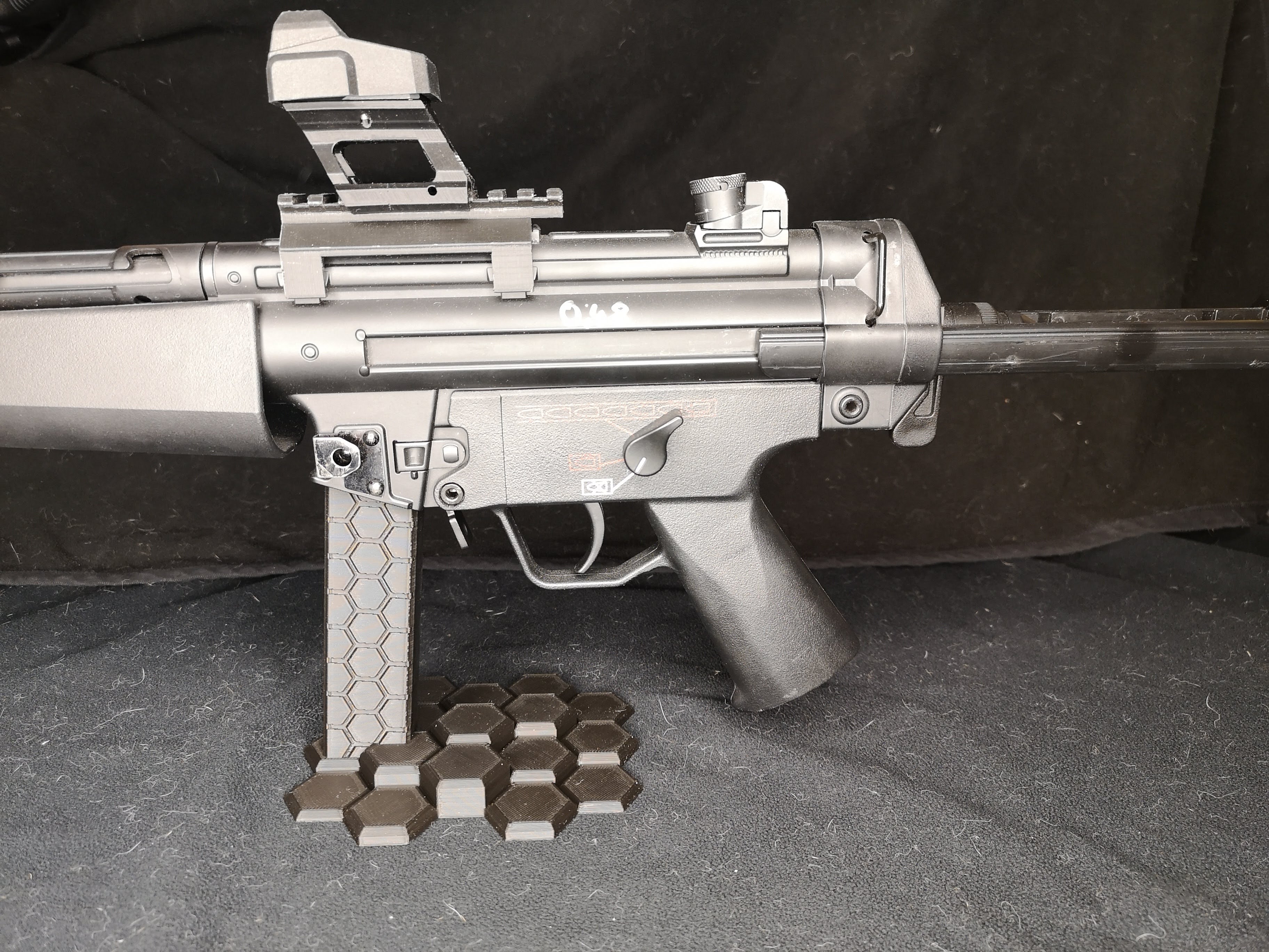 STL file MP5 Airsoft Stand Version 2022・Model to download and 3D print ...