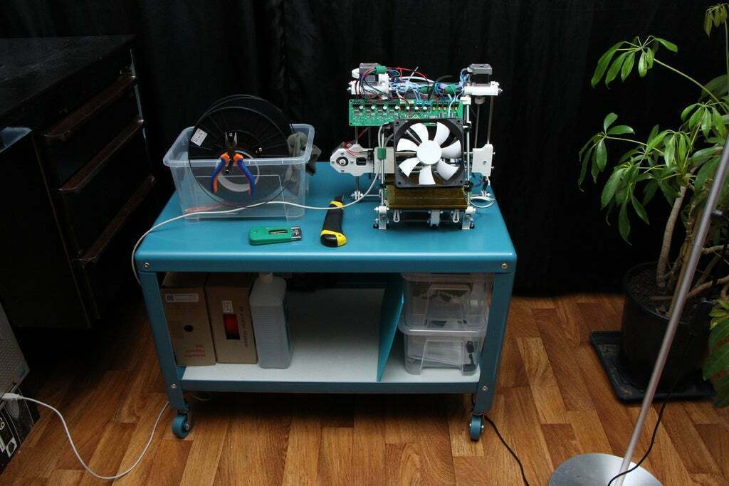 Бесплатный STL файл RepRapPro Huxley foot lock・Модель 3D-принтера для скачивания・Cults