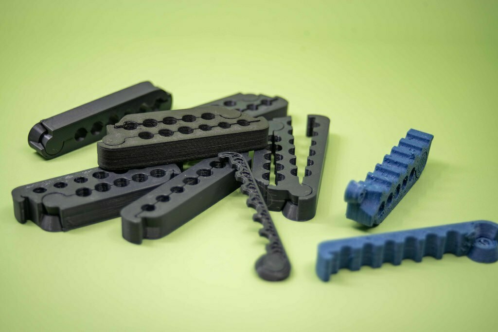 Free 3D file Cable management clip V2 🔌・3D print model to download・Cults