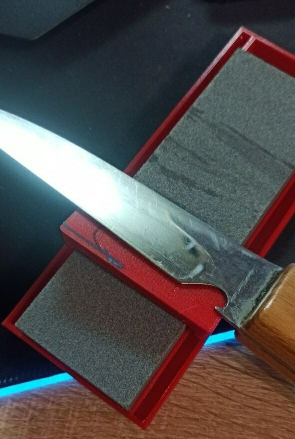 Free STL file Knife sharpener 🔪・3D printing model to download・Cults