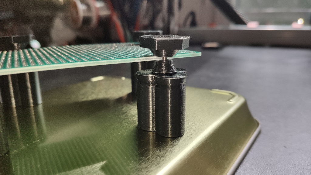 Free STL file Magnetic base PCB board holder・3D printing design to ...