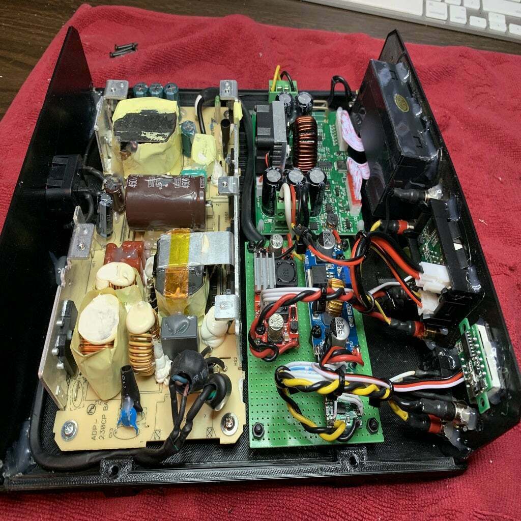 Free STL file DC Power Supply With Charger 🧑‍🔧・3D printing model to ...