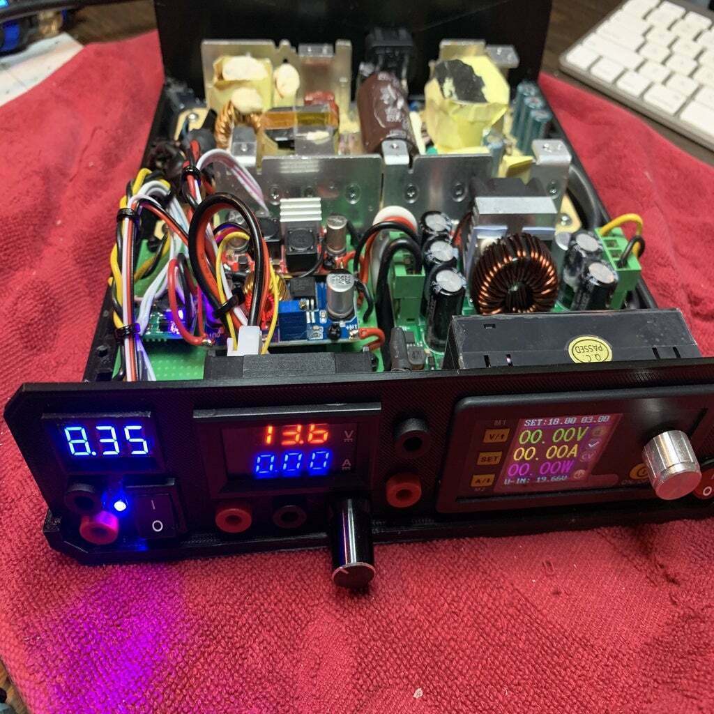 Free STL file DC Power Supply With Charger 🧑‍🔧・3D printing model to ...