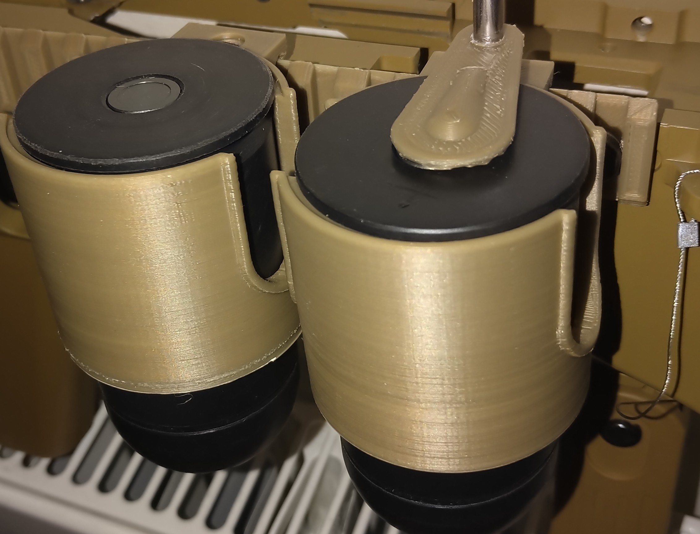 Free STL file 40MM airsoft Side Ris mounted shell holder・Model to ...