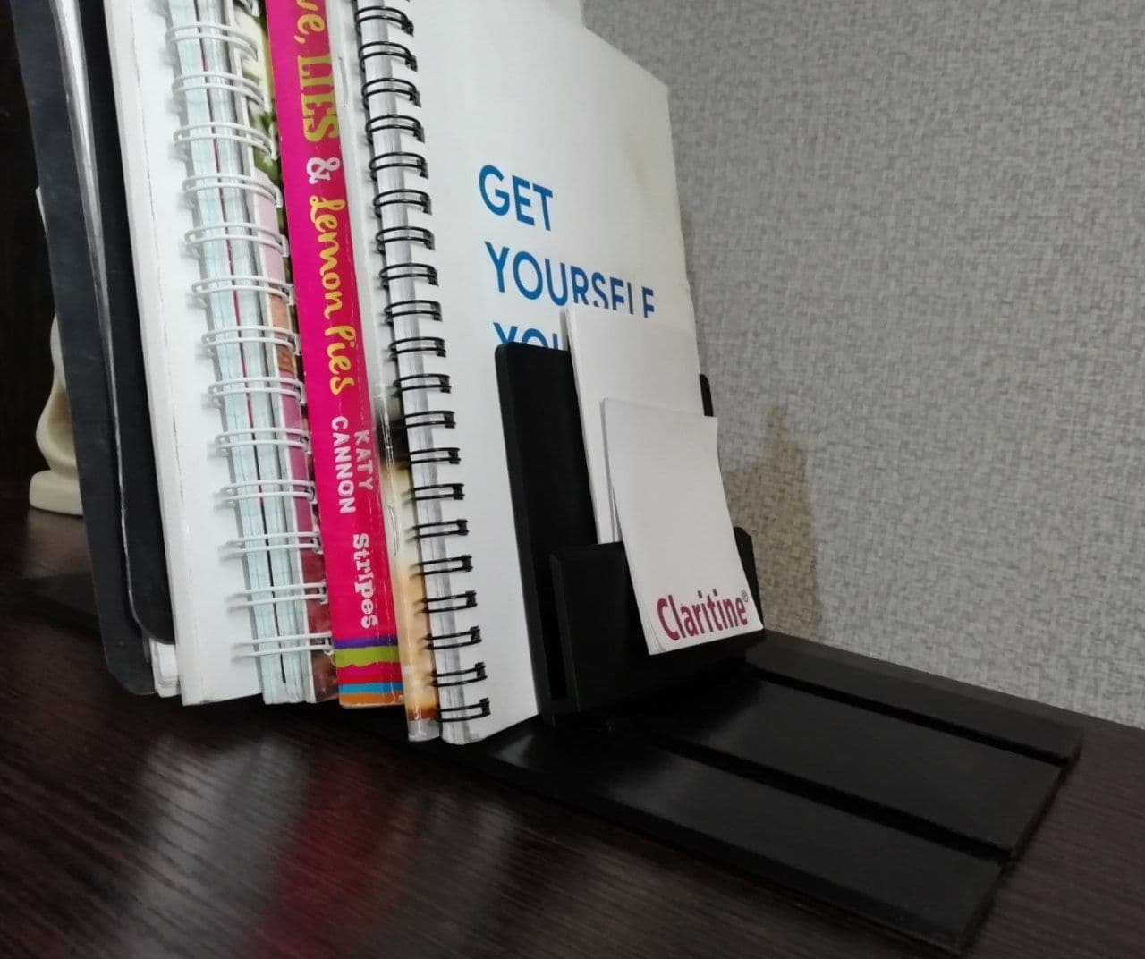 Free STL file Books holder with additional features・Object to download ...