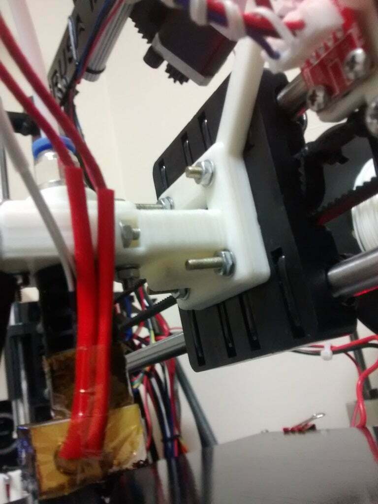 Archivo STL gratuito Kit de adaptador Bowden mínimo para Replikeo Prusa i3 Rework・Design para ...