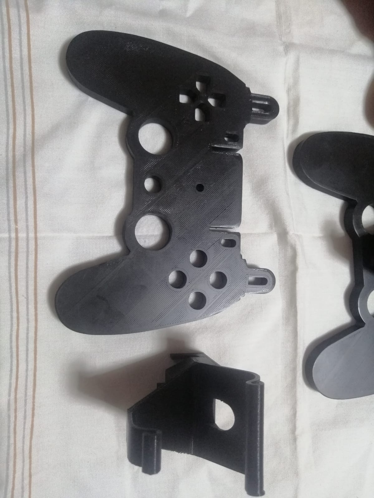 STL file PS4 controller wall mount.・3D printing template to download・Cults