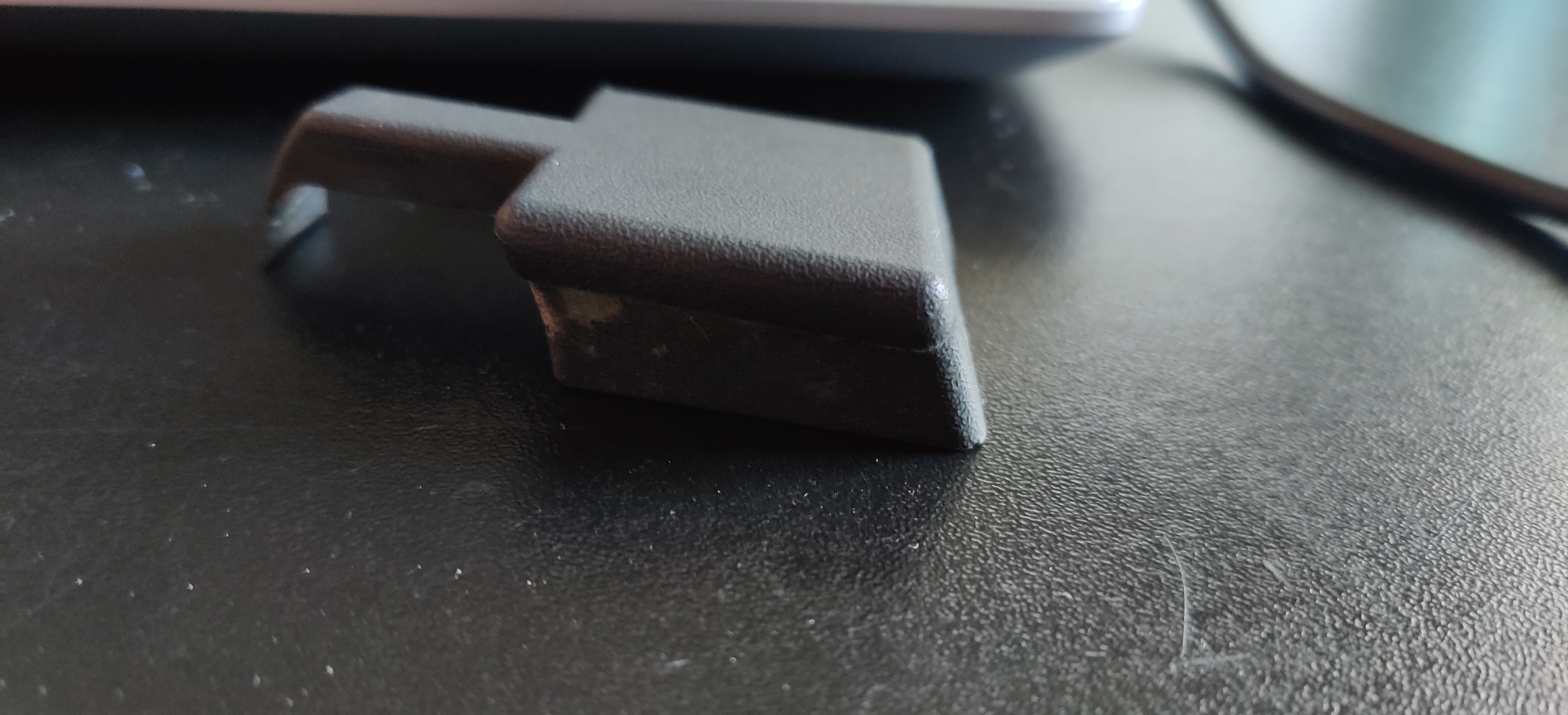 STL file Ford KUGA MK1 Rear window and trunk plastic cover・Model to ...