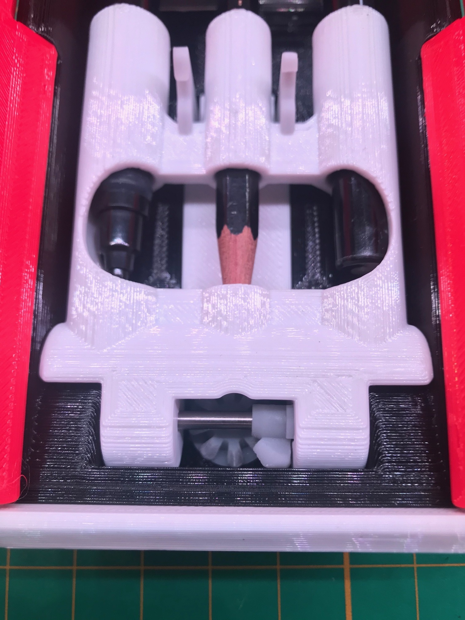 Free STL file Spring-Loaded Pencil Case/Stand ️・3D printer design to ...