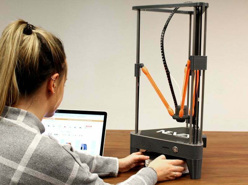 Fichier STL gratuit Stand NEVA・Design pour imprimante 3D à télécharger ...