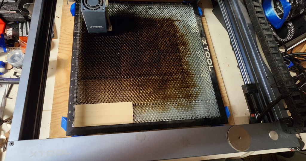 Free 3D file xTool Honeycomb Corner Bracket 👽・3D printable design to ...