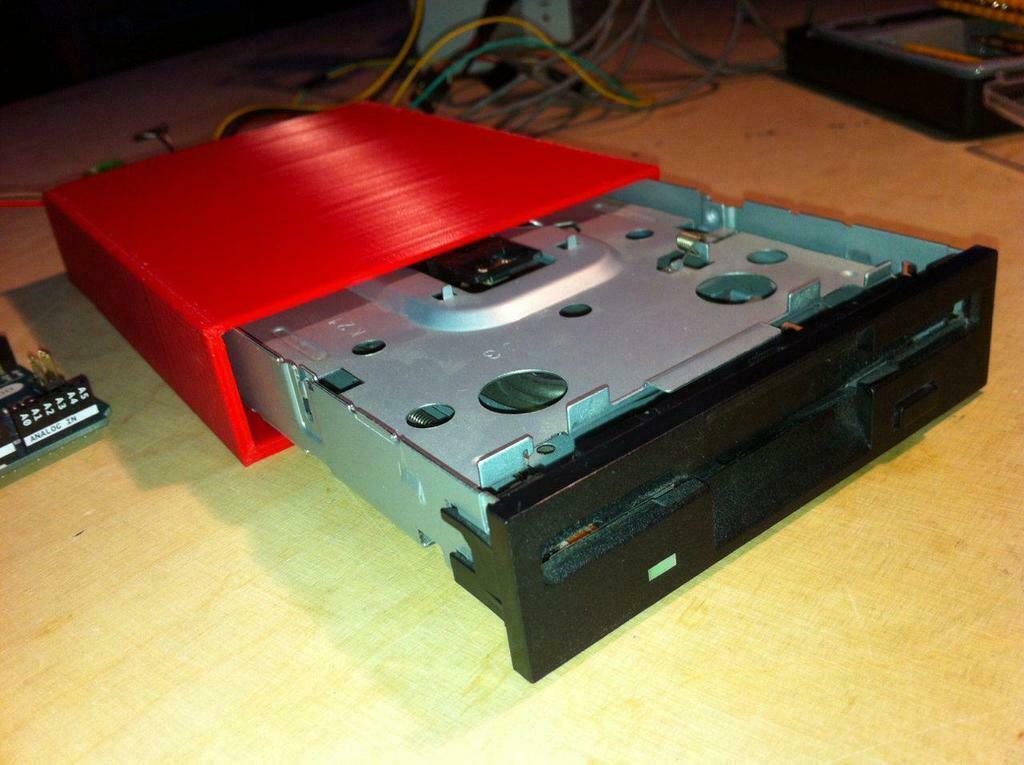 Free STL file 3,5 Floppy Drive enclosure (for drive without/removed ...