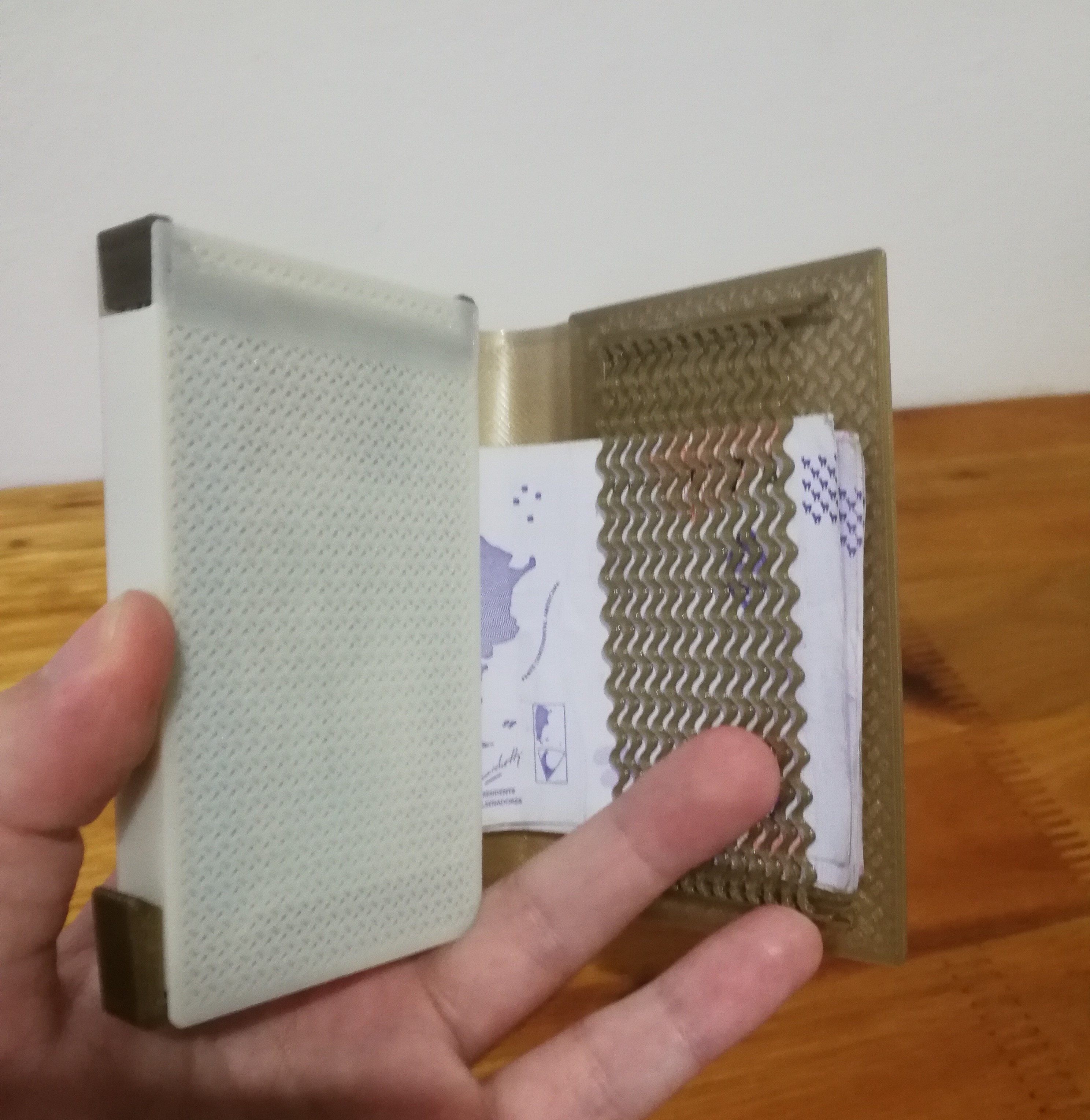 STL file smart wallet 🎨・Model to download and 3D print・Cults