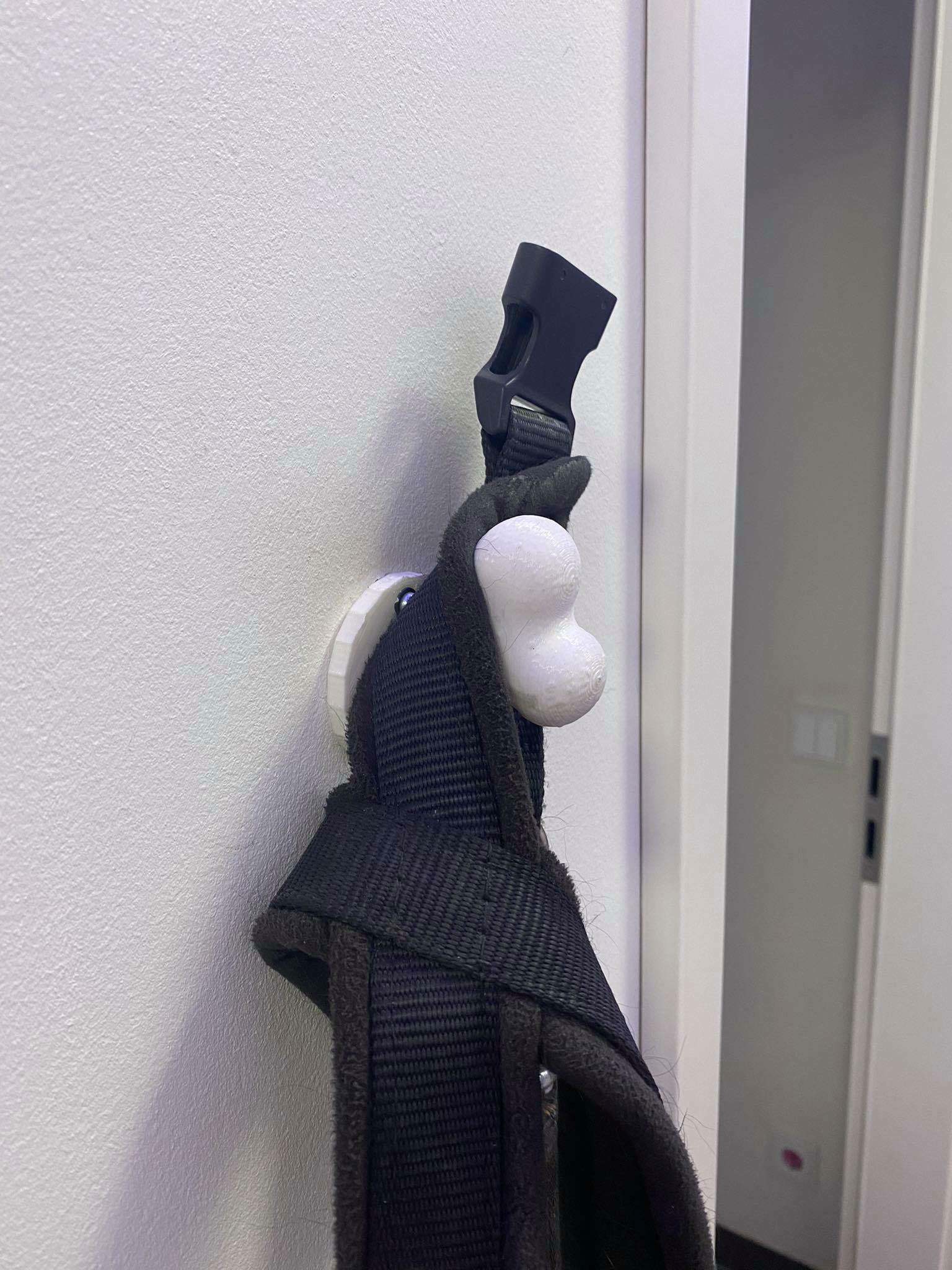 STL file Bone wall hook for dog leash・3D printable design to download・Cults