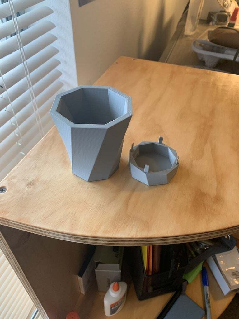 Free STL file Plant pot with built in water tray・3D print model to ...