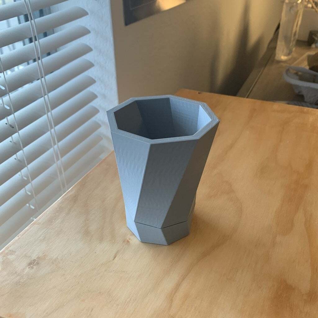 Free STL file Plant pot with built in water tray・3D print model to ...